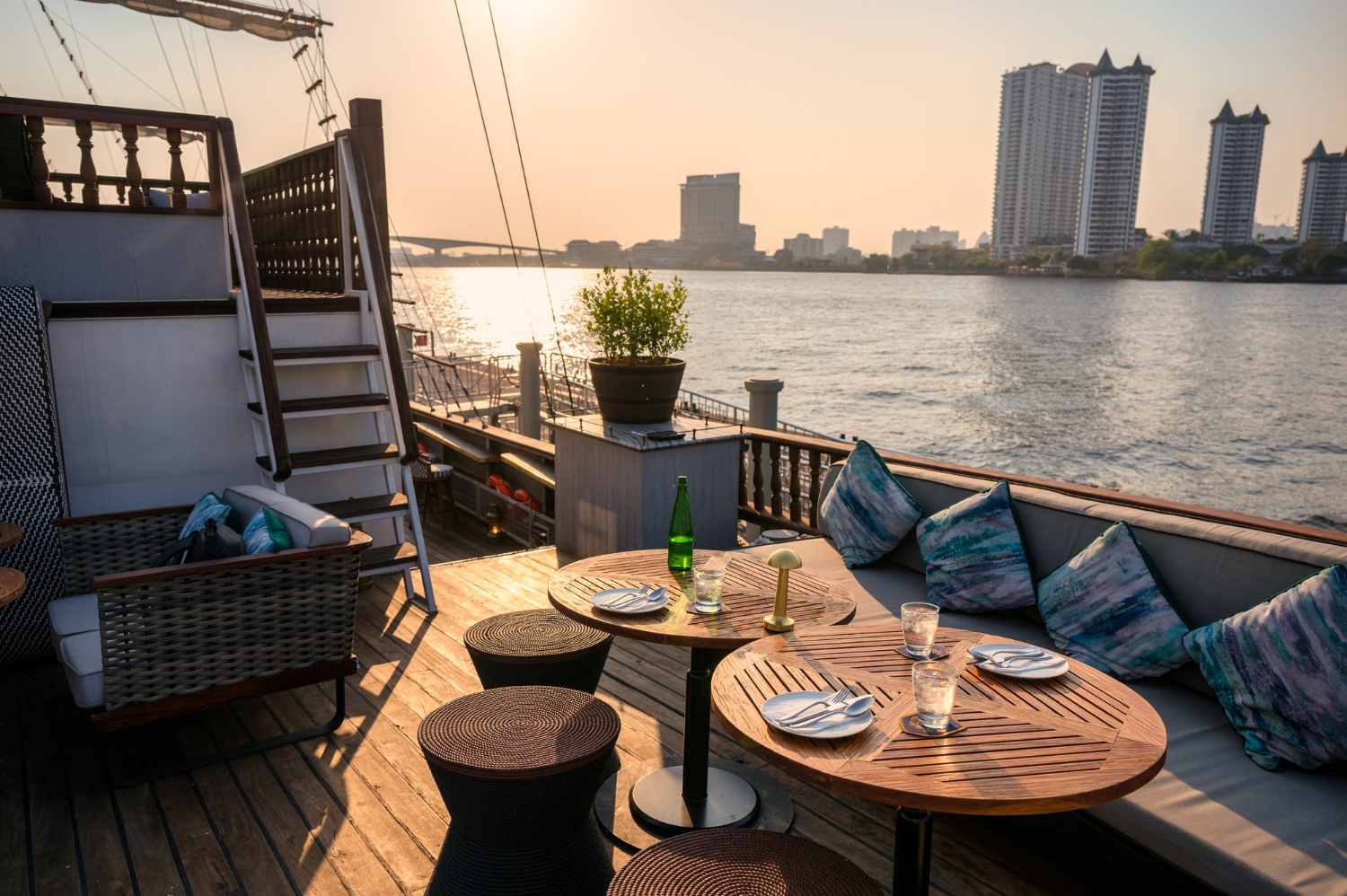 Stupendous Waterfront Restaurants In Perth To Enjoy The Sunshine And stupendous-waterfront-restaurants-in-perth-to-enjoy-the-sunshine-and